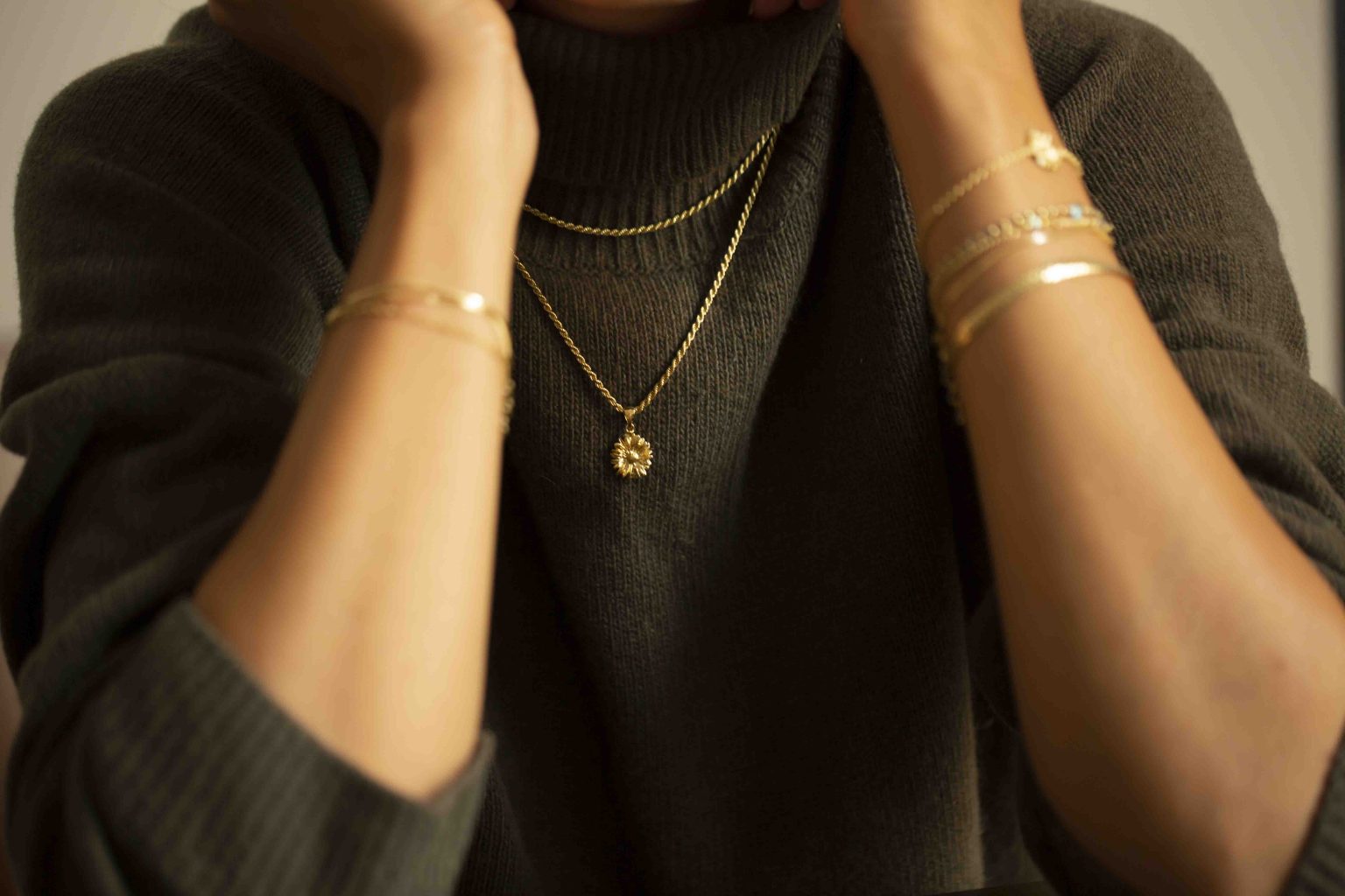 Misturar colares e gola alta? SIM! Veja como usar. Blog Pedrasriscas